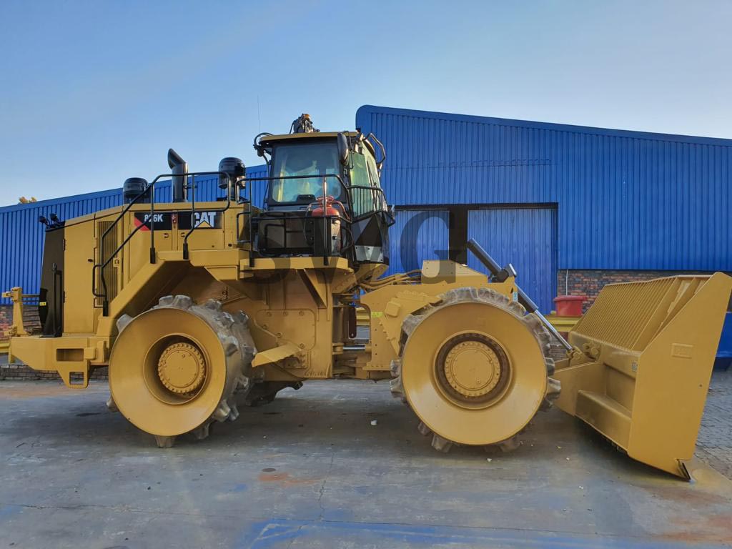 Equipment LANDFILL COMPACTORS Caterpillar 826K